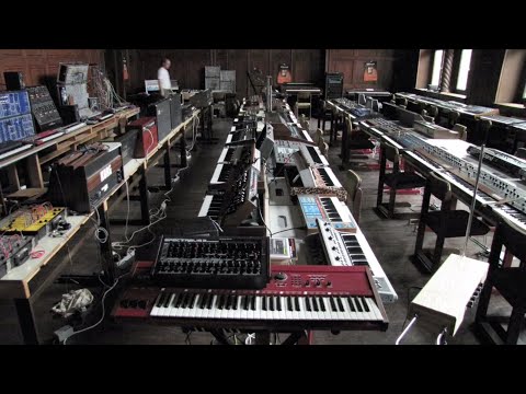 Too Many Sexy Synths At The 2009 Kufstein Synthesizer Meeting – Synthtopia