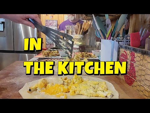 BRUCE IS HOT & SPICY IN THE KITCHEN LOL