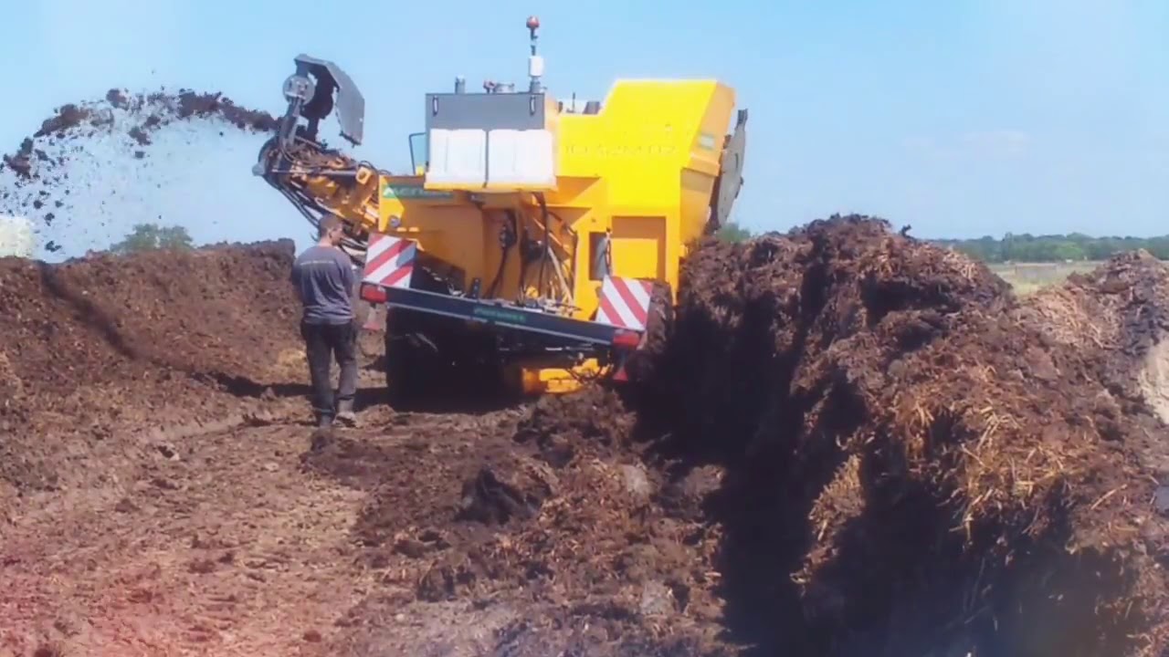 MENART STT-32 side-discharge tractor-PTO turner