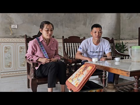 Khang confessed his feelings to Ly Vy Ca when he brought her home. Ly Vy Ca