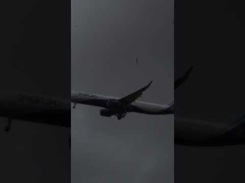 Shooting a flight .. #sony