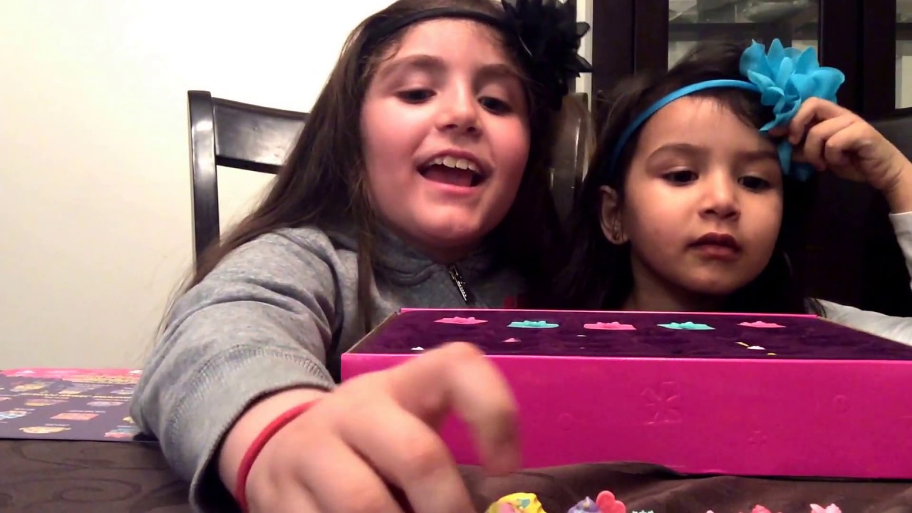 Mia & Alexa Opening Shopkins Exclusive Lippy Lips box