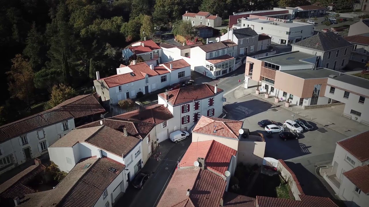 Cher visiteur, viens me contempler, je suis Dompierre-sur-Yon