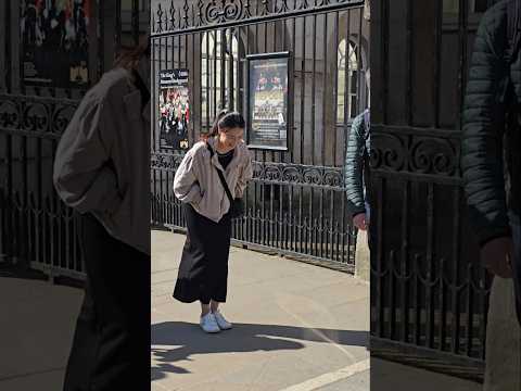JAPANESE TOURIST SHOWS RESPECT FOR THE SECOND TIME #kingsguard