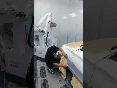 un robot de peinture par pulvérisation intelligente chez Audi et Mercedes