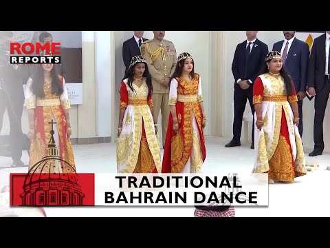 Pope Francis welcomed by traditional dance in Manama, Bahrain ...