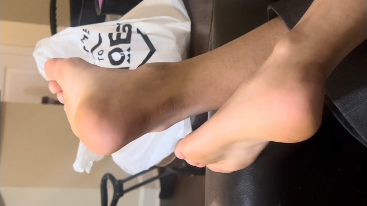 Candid Latina Feet with sleepy soles and wiggly toes (PREVIEW) 