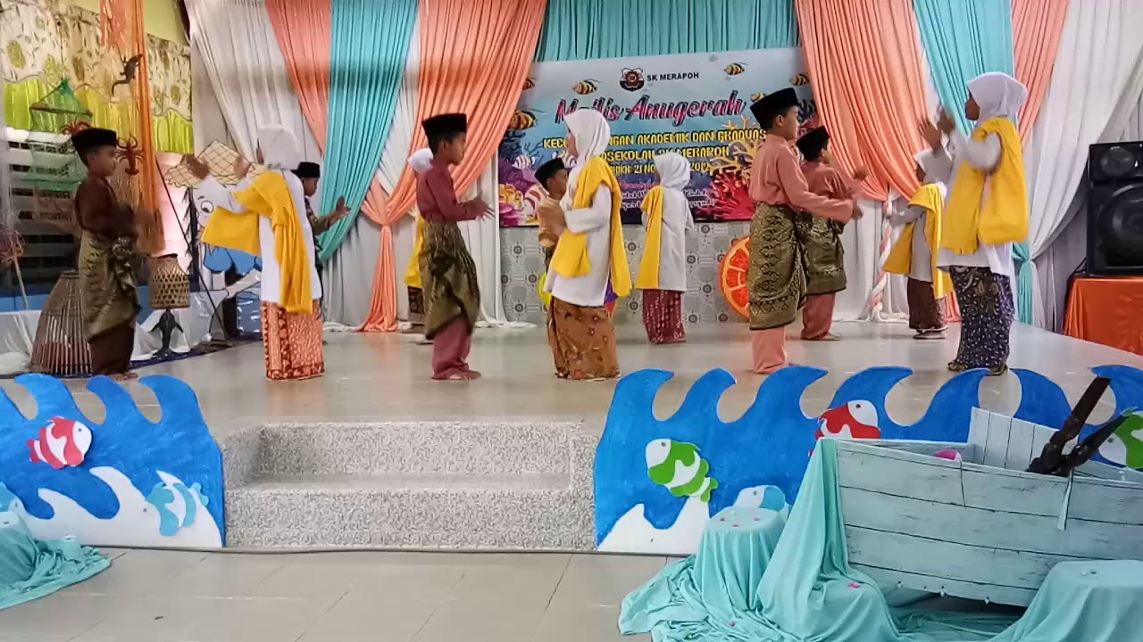 Persembahan Hari Anugerah Kecemerlangan Sk Merapoh- joget berhibur oleh murid tahun 2A