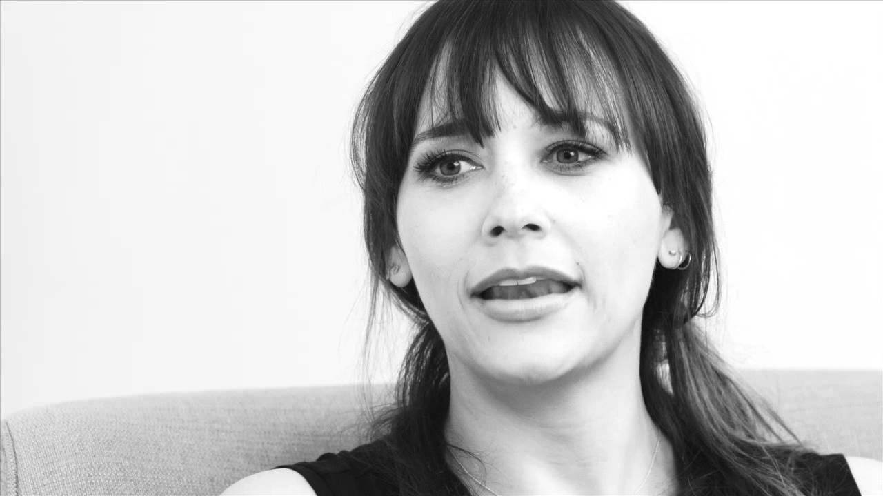 Rashida Jones Tells What It's Like Growing Up w/ Famous Parents