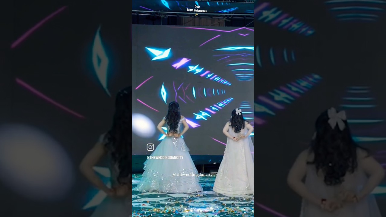 choli ke peche Dance 🪩 #crew #shortsfeed #dance #choreography #cholikepiche #shorts #bollywood