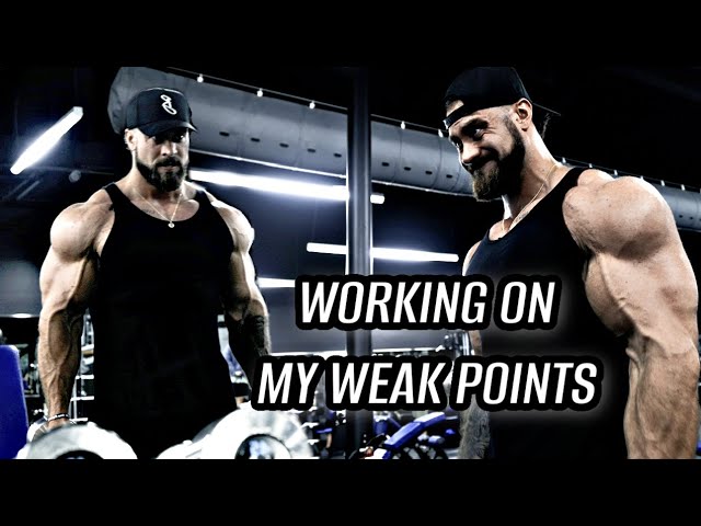Chris Bumstead Builds Muscular Back With Mind Muscle Connection