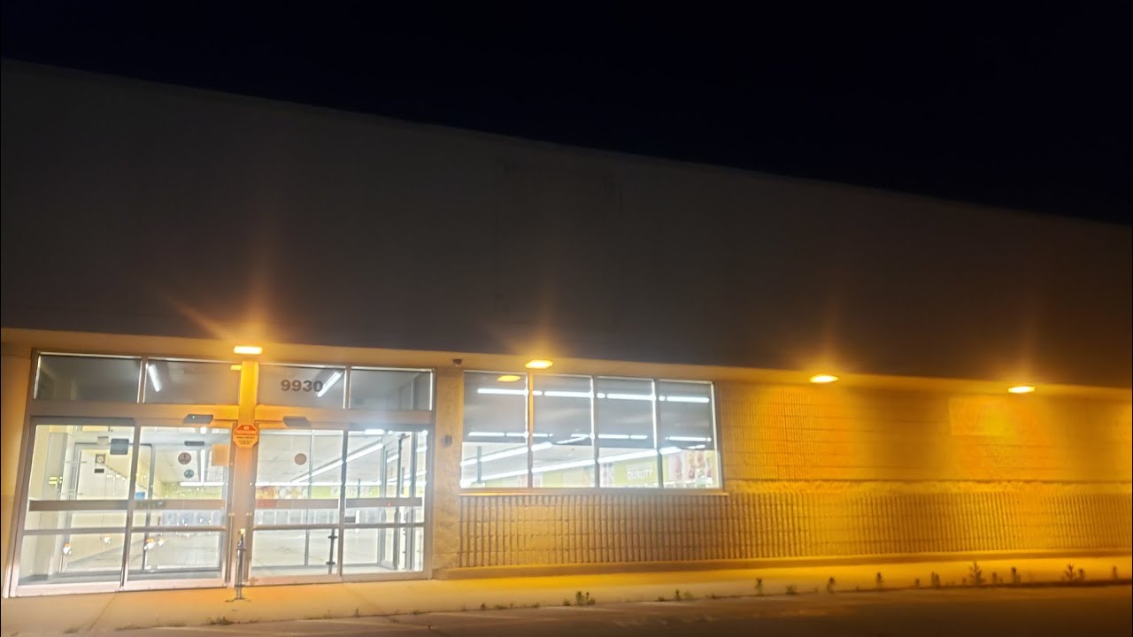 Abandoned Aldi in Hodgkins IL.