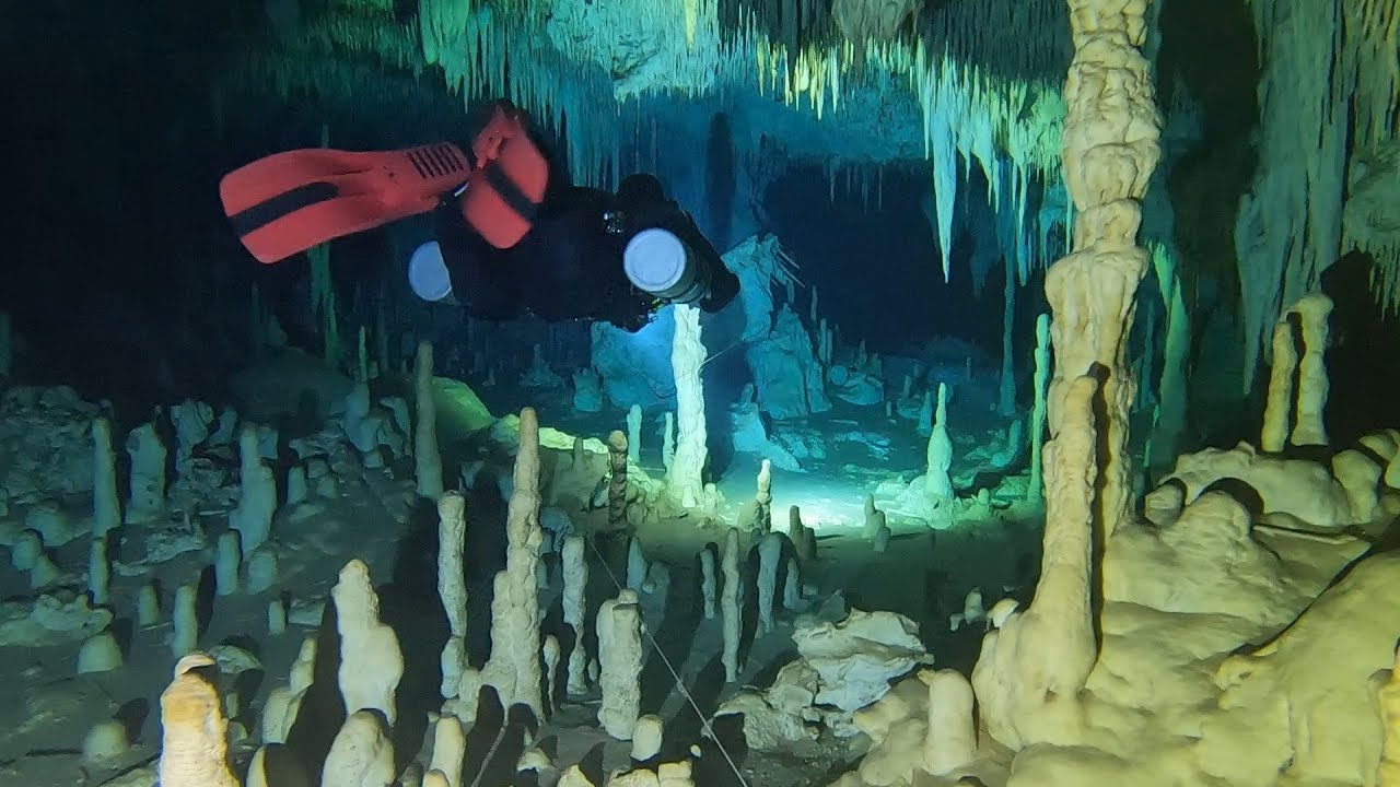 Cave diving Mexico - Cenote Gilu