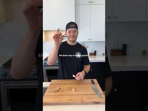 COOKING TIP: THE BEST WAY TO MINCE GARLIC | @elliotts.kitchen