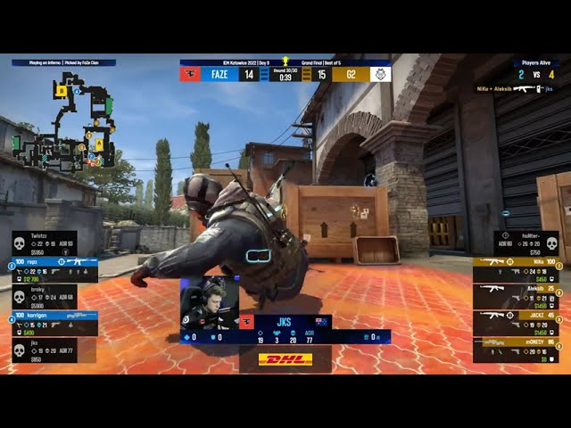 xQc questions CS:GO professionals player's gaming posture