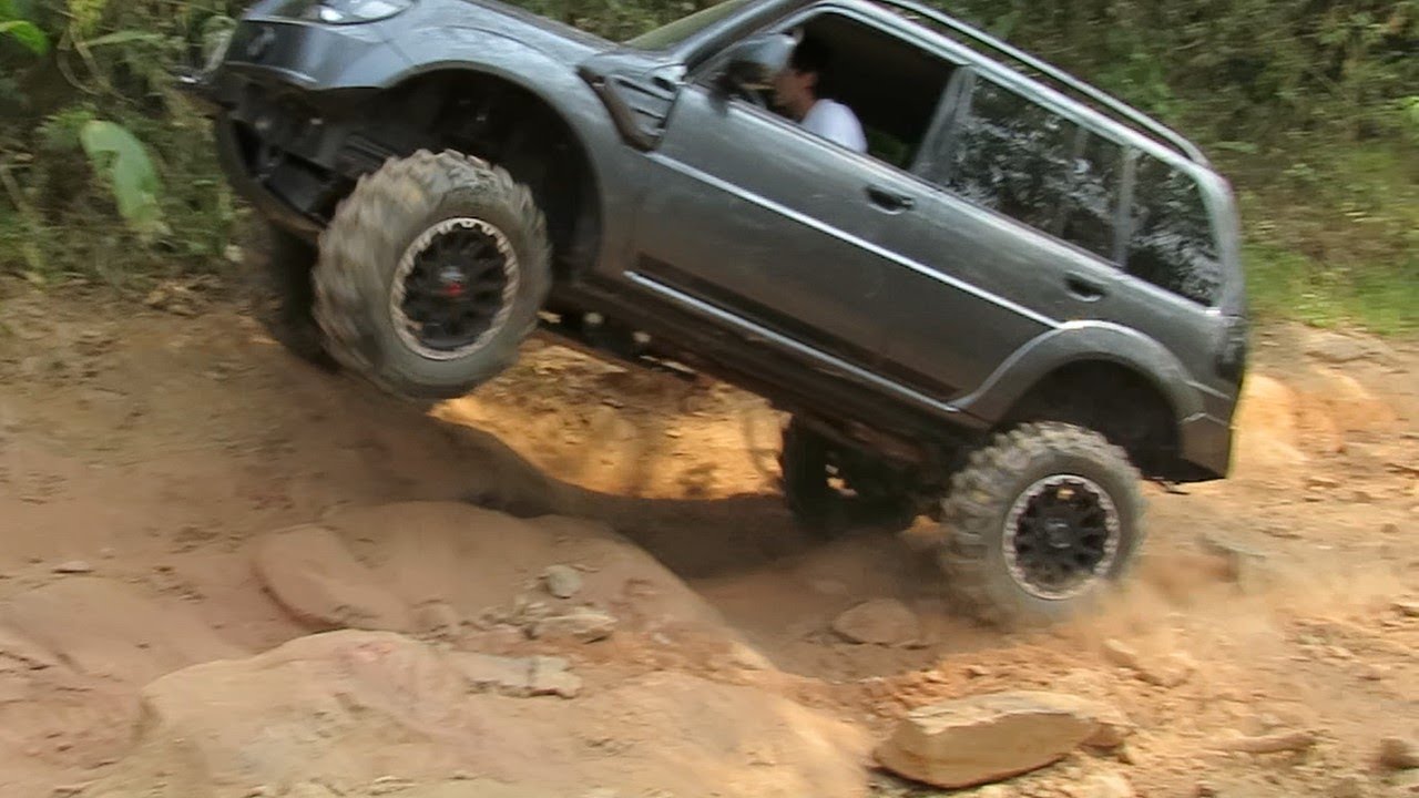 Pajero TR4 offroad trilha lama atoleiros