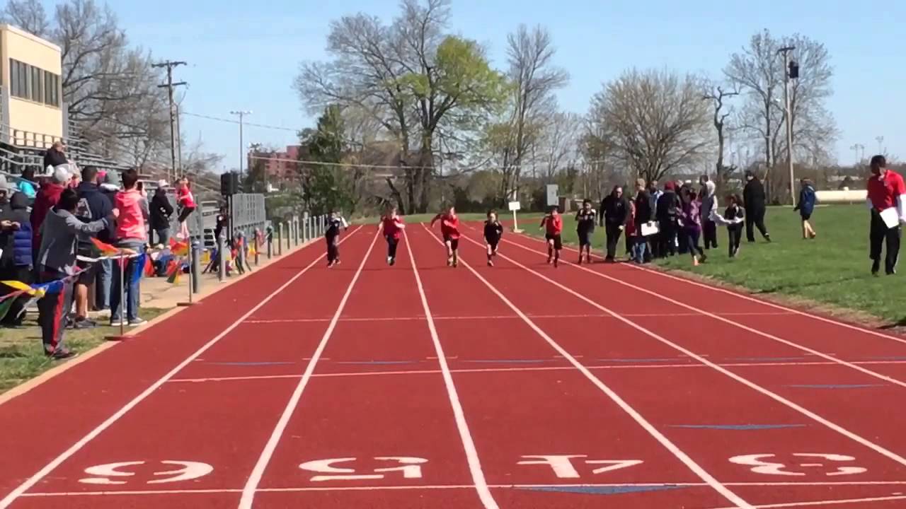Fast 8 year old running 50m dash in 7.46 seconds