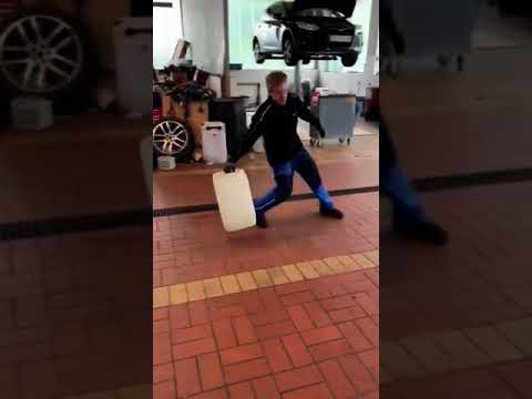 This guy’s mime skills