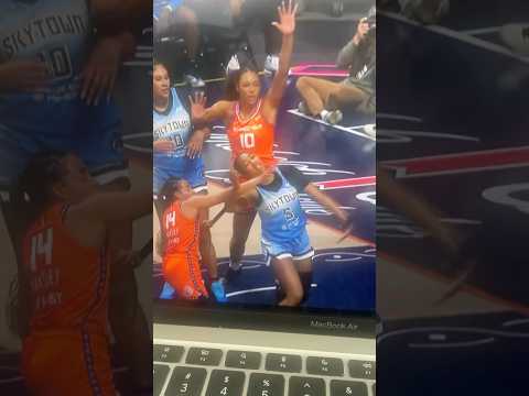Angel Reese Fights Connecticut Sun Players for Pulling Hair! #chicagosky #angelreese #wnba