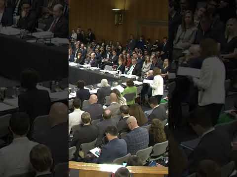 Sen. Dianne Feinstein is told to “just say aye” during vote on defense appropriations bill #shorts