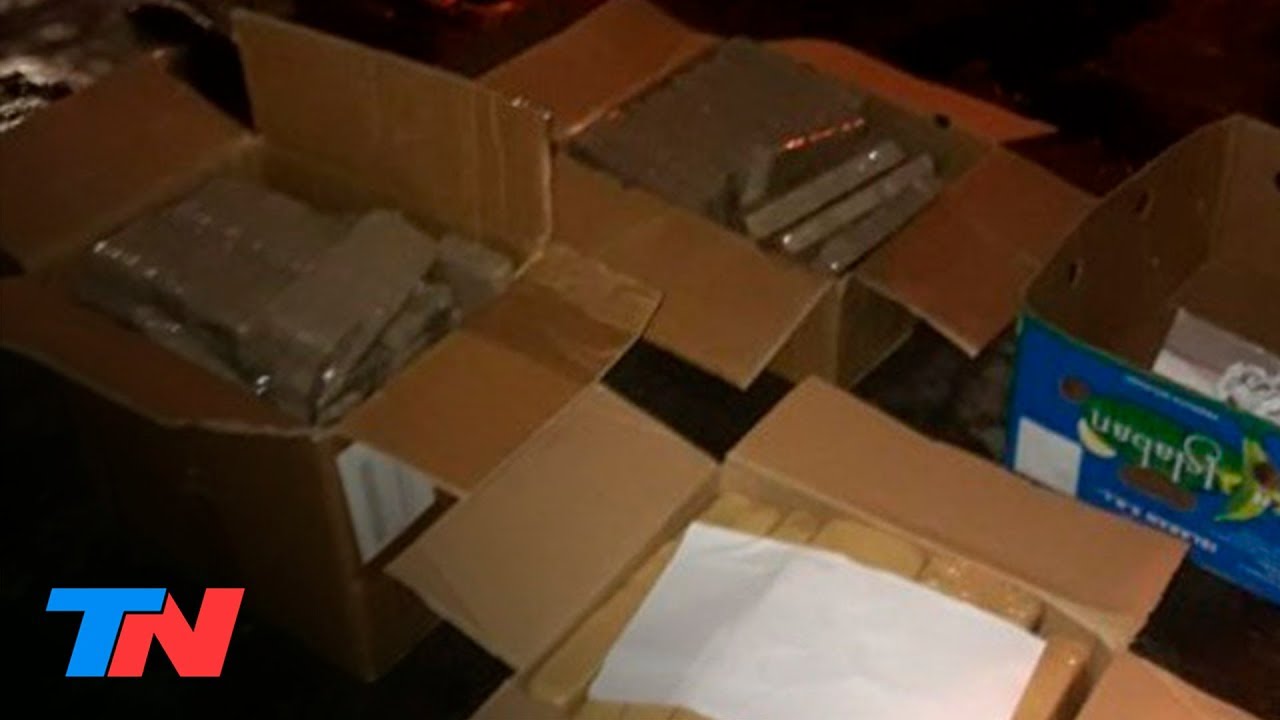 Golpe al narcotráfico: cayó un policía que llevaba 100 kilos de marihuana en un patrullero policial