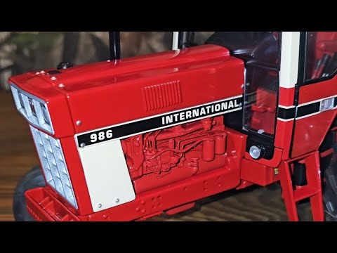 Unboxing Ertl Precision Heritage International Harvester 986 with 720 plow