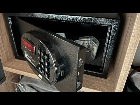 NEVER put valuables in a cruise safe!