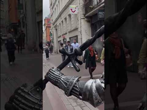 Armor in Public ⚔️ (@yannisammarr)