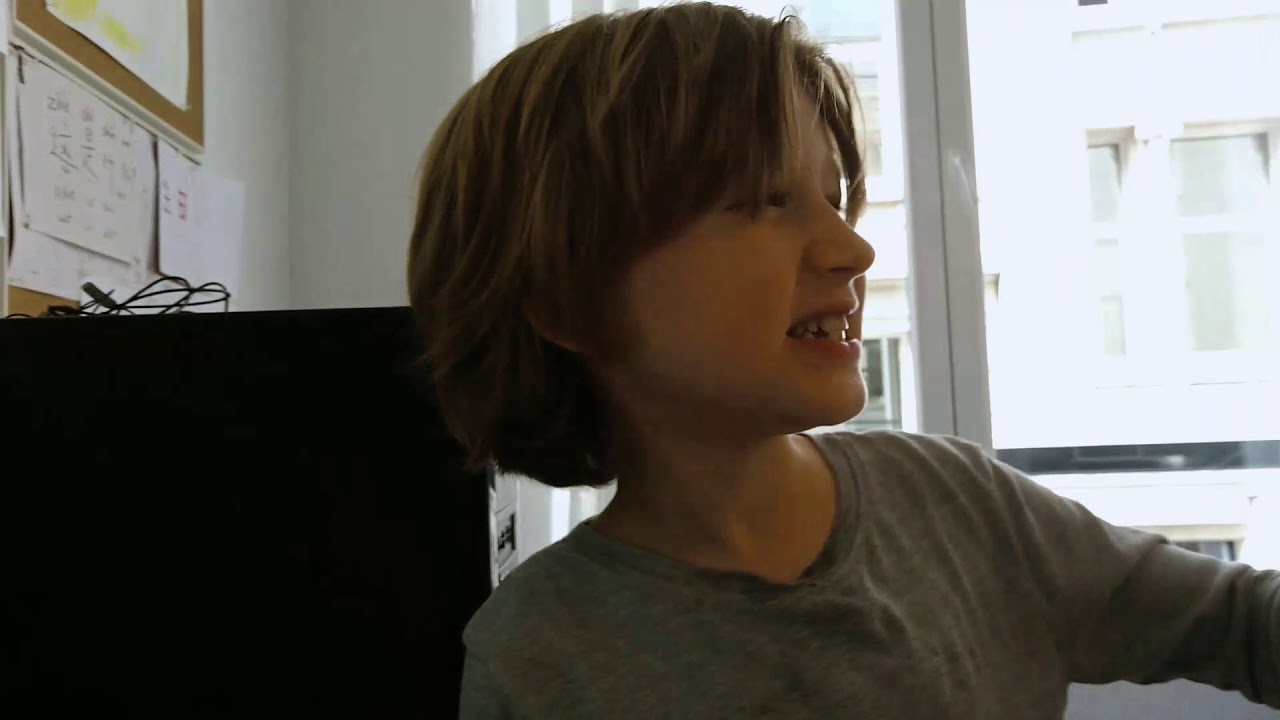 Bouncing Ball Changing Background in Python (Processing)