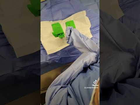 HOW TO : Put on sterile gloves in the operating room