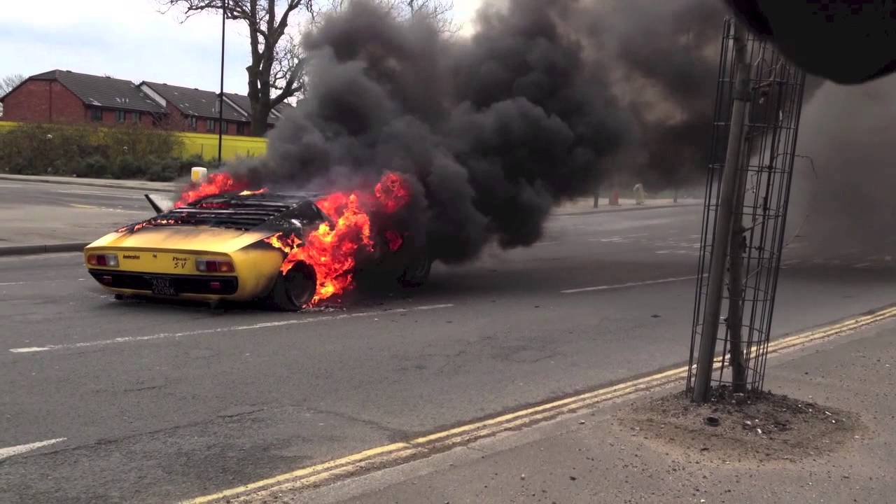 Lamborghini Miura on fire in street: Video of the £1m supercar disaster ...