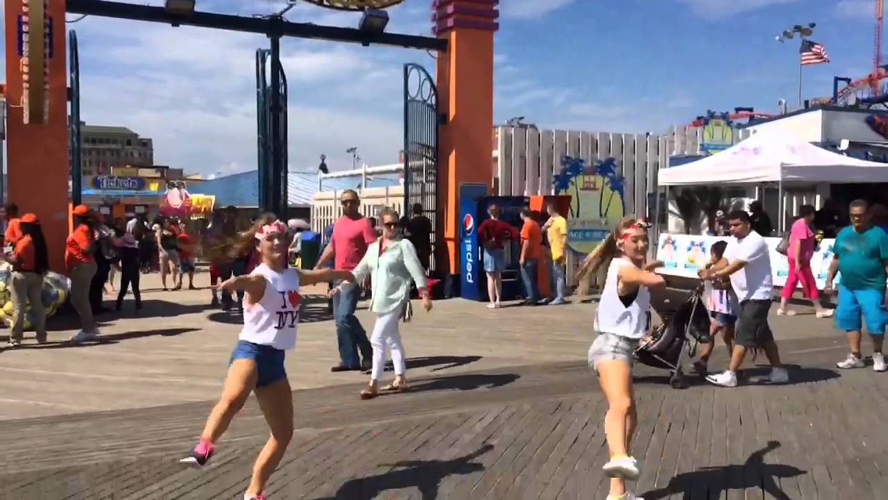 New York! Coney Island dancing