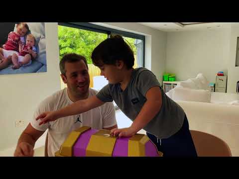 OPENING RYAN'S WORLD SIR RYAN MYSTERY CHEST WITH DADDY!