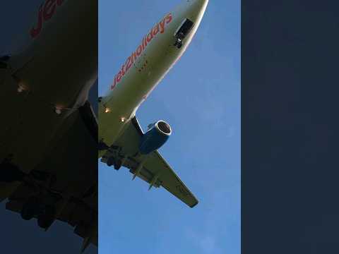 26 year old Boeing 737-8K5 of Jet2 Holidays (reg: G-GDFD) arriving from Palma de Mallorca! #jet2