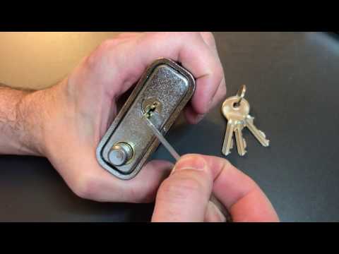 [348] Sterling ASP190 91mm Armored Shutter Padlock Picked