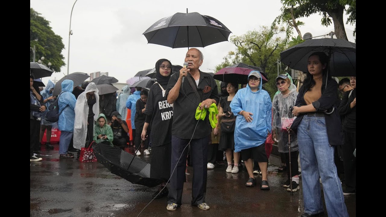 Families of missing Indonesian activists protest