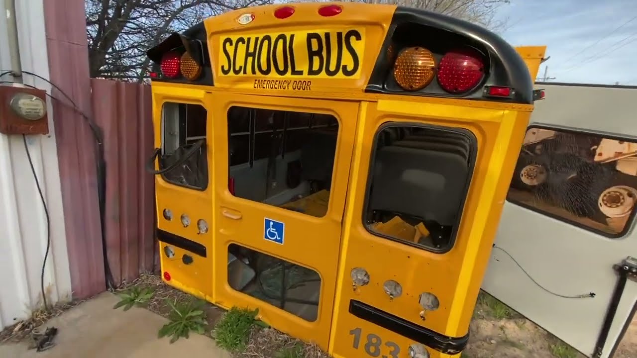 EXPLORING AN ABANDONED SCHOOL BUS GRAVEYARD!