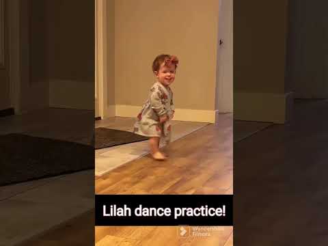 Lilah dance practice for her recital! 💕😊👍