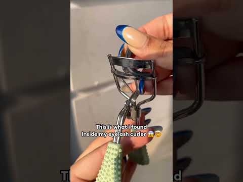 Inside my eyelash curler๐ซฃ๐ฑ #eyelashes