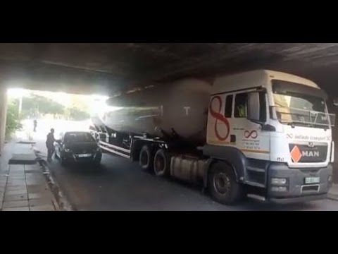 Gas tanker explodes in Boksburg