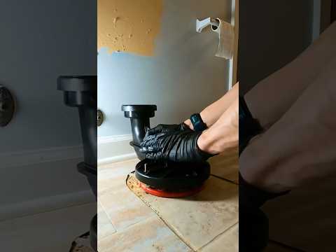 Installing a KOHLER skirted toilet 🚽 💦 #plumbing #plumber #toilet