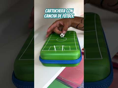 Cartuchera con cancha de futbol! Viene con arcos y pelotas para que juegues #cartuchera #futbol