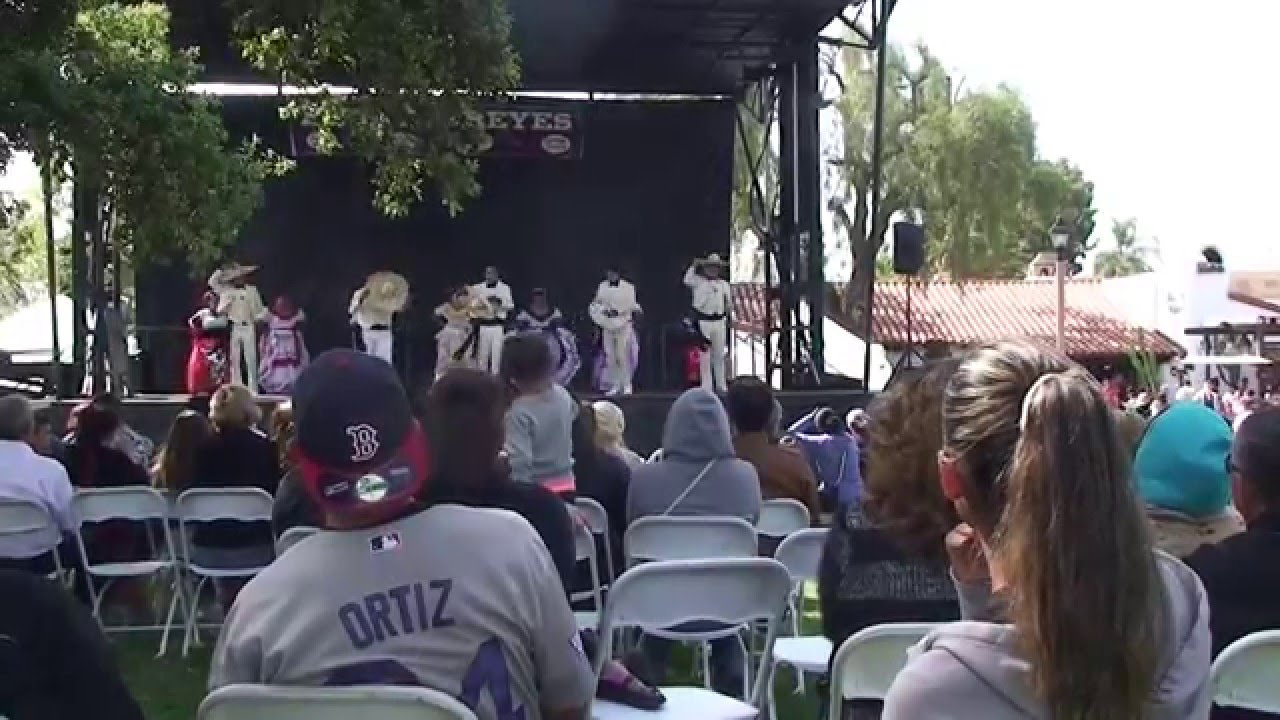 Mexican Folk dancing Cinco de Mayo Old town