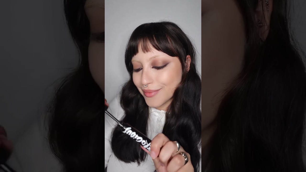 O lápis marrom que valoriza o olhar