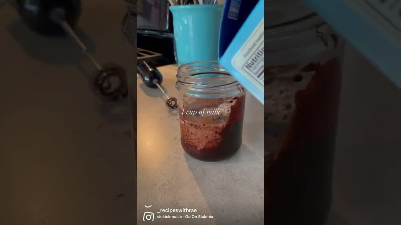 HOW TO MAKE HOMEMADE CHOCOLATE MILK | No Extra Gums or Additives, and You Control the Sugar #shorts