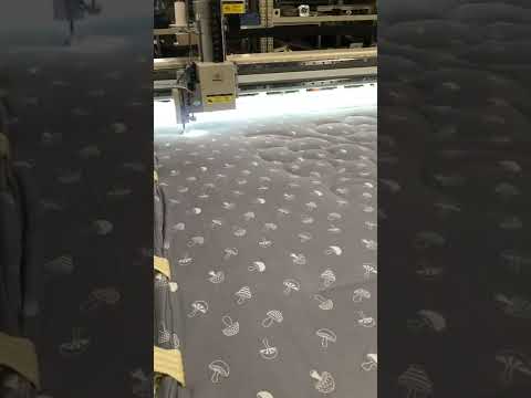 ¿Cómo usar una máquina de acolchado de marco de aguja única para coser colchas y colchones?