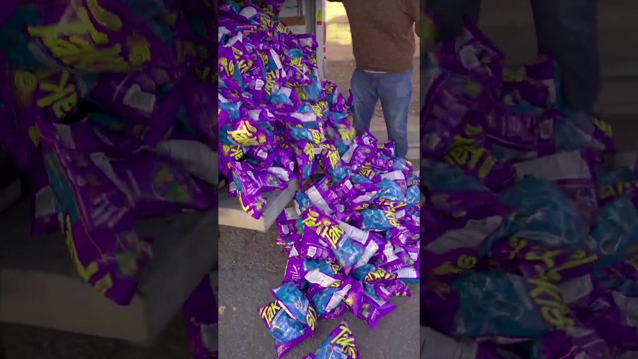 Comment if you would want a bag of Takis 😳