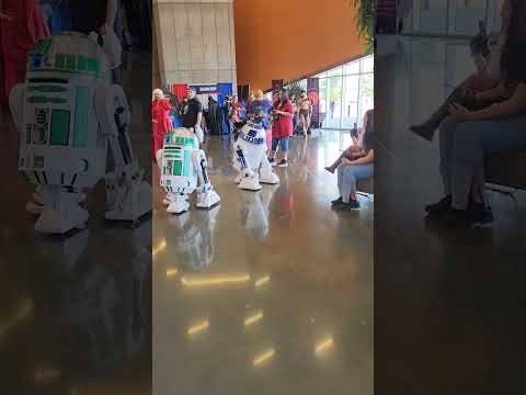 R2d2 Fanfestival Dallas. #starwars #fanfestivaldallas #comiccon #cosplayer #dallas #R2d2