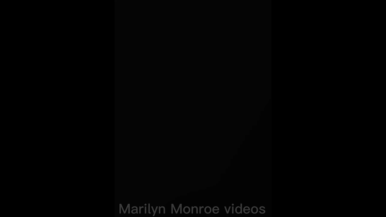 Marilyn smoking ~take a look at my girlfriend~