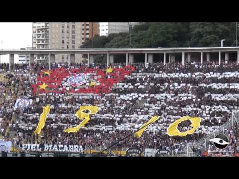 Mosaico da torcida do Corinthians forma a bandeira do estado de São Paulo